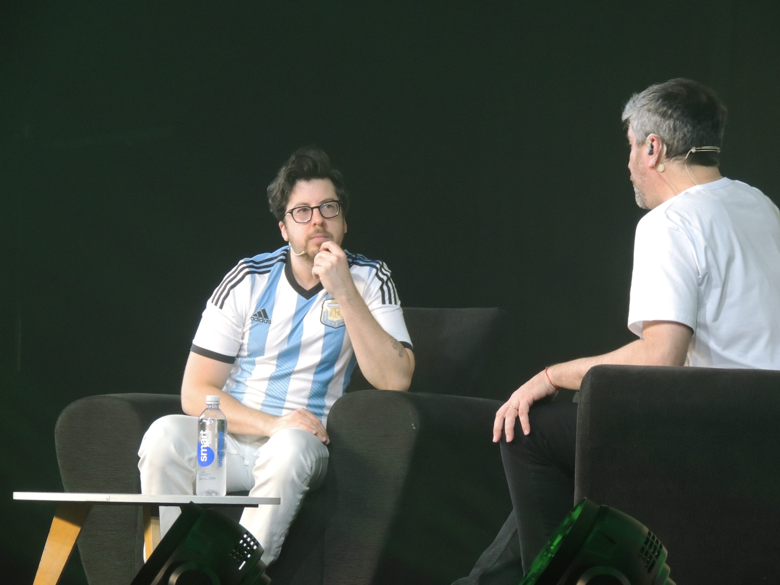 chris mintz plasse y el entrevistador | C506 GEEK & Pop Culture Worldwide